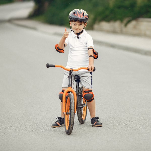 Safe Cycling Best Practices: Wear A Helmet! – Element Tri & Bicycle Works